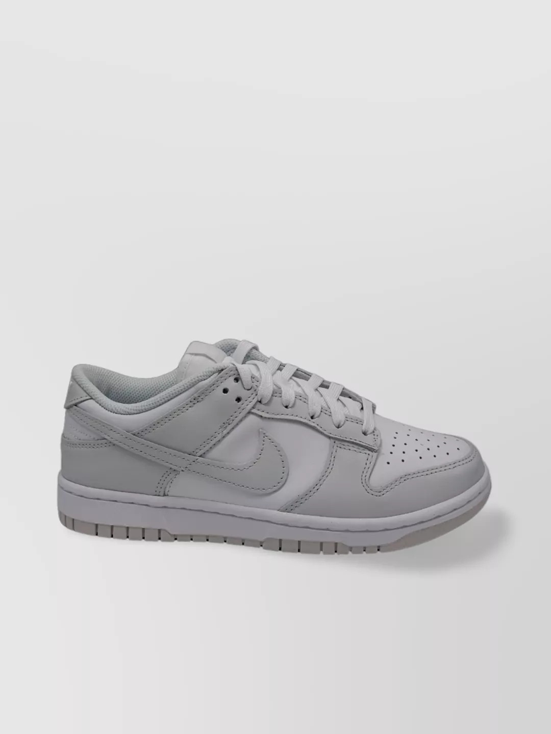 Nike modern sneakers with low-top and perforated toe box | The Fashion ...